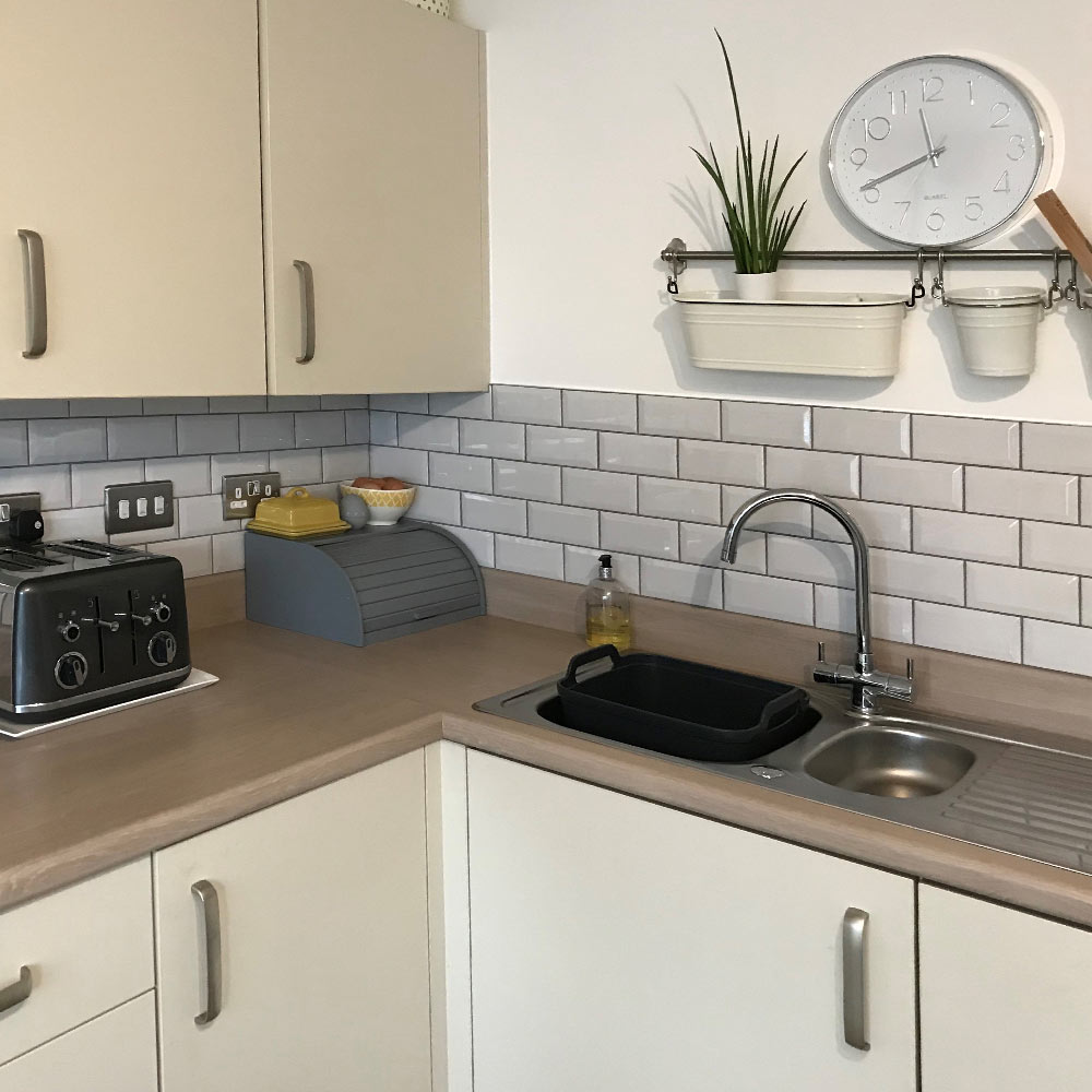 Elizabeth Created A Traditional Kitchen Splashback With Grey Metro ...