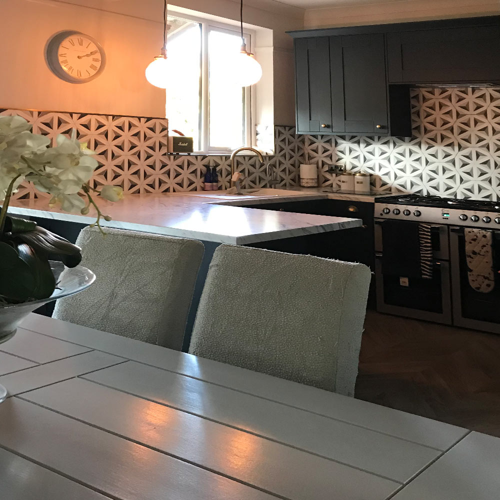 Lisa Transformed Her Kitchen Splashback Using Contour Pattern Hexagon ...