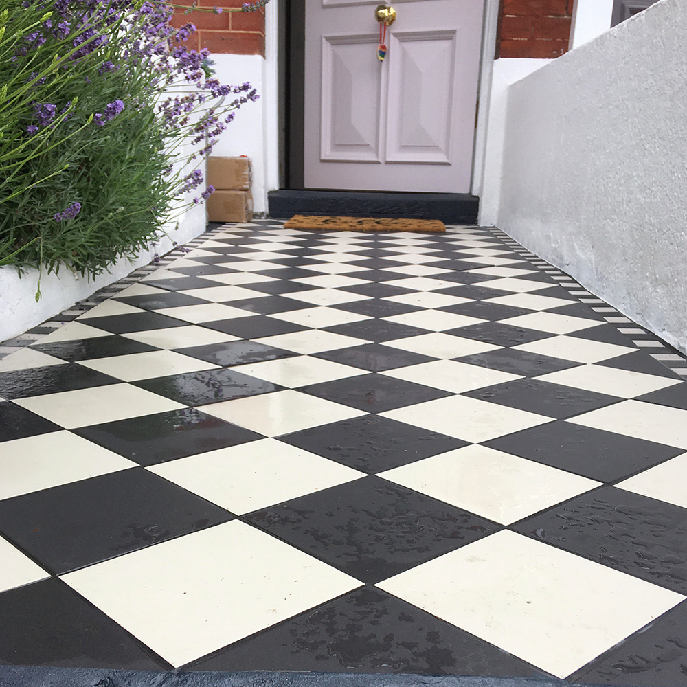 Alexandra Made A Traditional Chessboard Garden Path - Walls and Floors